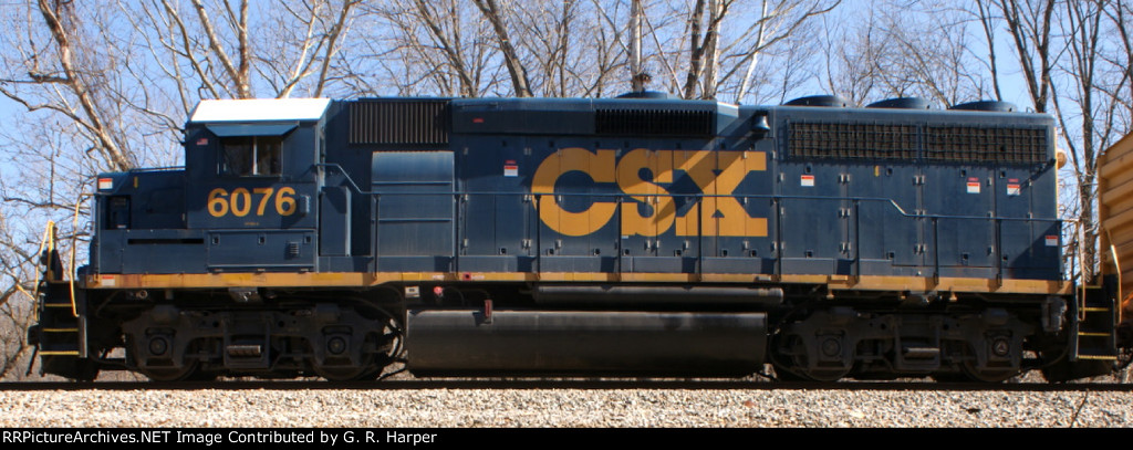 525 - CSXT 6076 broadside on the H74418